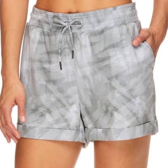 GAIAM | Shorts | Gaiam Stretch Cuffed Woven Short Size L | Poshmark